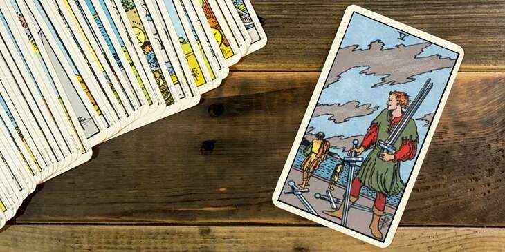 Cinco de Espadas no Tarot – Quais são seus significados?